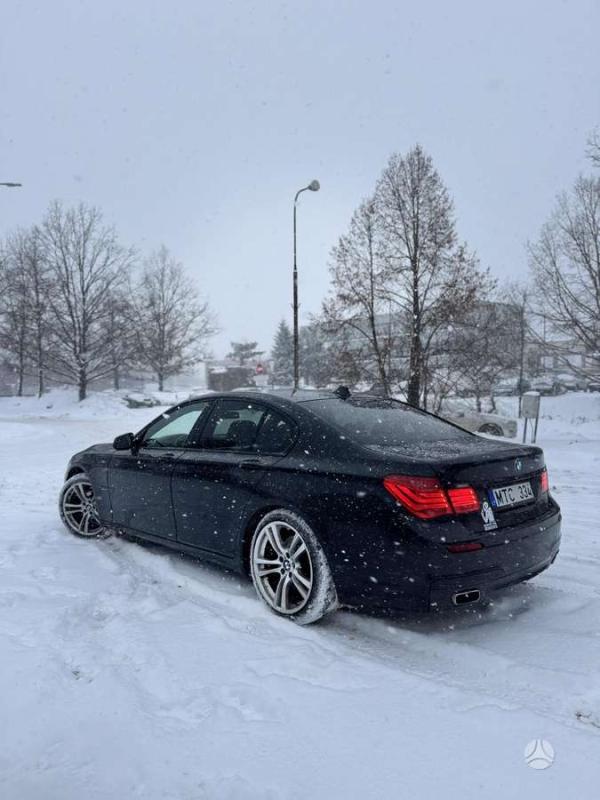 Melns BMW 730 2010 Viļņa, ar dzinēja tilpumu 3.00 L un nobraukumu 280 tūkst. km par 8500 €, foto 4 vietnē AUTOMOTO.COM.LV