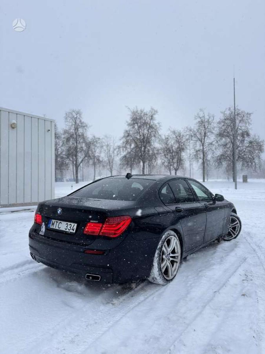 Black BMW 730 2010 in Vilnius, with an engine capacity of 3.00 L and mileage of 280 thousand km for 8500 €, photo 5 on AUTOMOTO.COM.LV