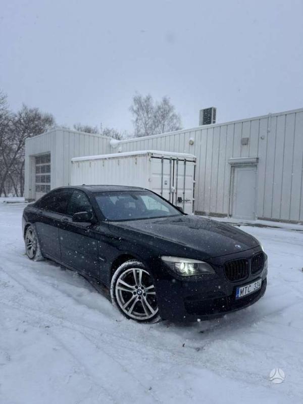 Melns BMW 730 2010 Viļņa, ar dzinēja tilpumu 3.00 L un nobraukumu 280 tūkst. km par 8500 €, foto 7 vietnē AUTOMOTO.COM.LV
