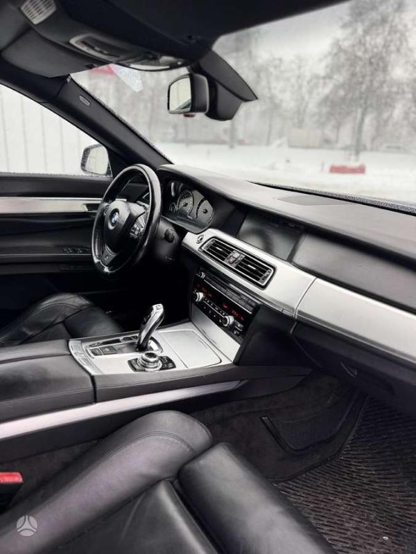 Melns BMW 730 2010 Viļņa, ar dzinēja tilpumu 3.00 L un nobraukumu 280 tūkst. km par 8500 €, foto 9 vietnē AUTOMOTO.COM.LV