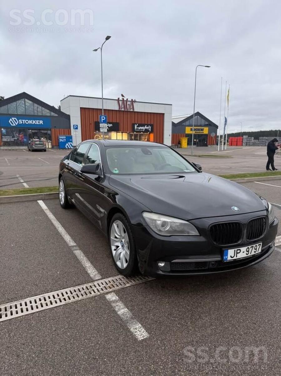 Black BMW 730 2010 in Riga, with an engine capacity of 3.00 L and mileage of 340 thousand km for 11500 €, photo 1 on AUTOMOTO.COM.LV