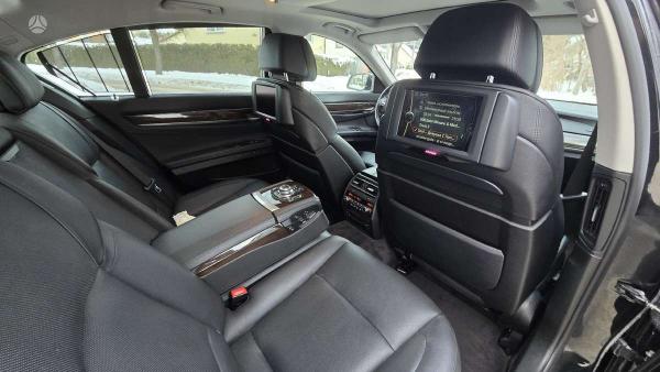 Melns BMW 730 2010 Alīta, ar dzinēja tilpumu 0.00 L un nobraukumu 350 tūkst. km par 13350 €, foto 5 vietnē AUTOMOTO.COM.LV