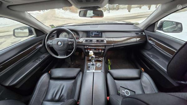 Melns BMW 730 2010 Alīta, ar dzinēja tilpumu 0.00 L un nobraukumu 350 tūkst. km par 13350 €, foto 9 vietnē AUTOMOTO.COM.LV