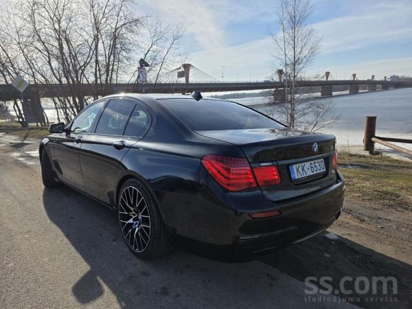Black BMW 730 2010 in Riga, with an engine capacity of 3.00 L and mileage of 500 thousand km for 11900 €, photo 4 on AUTOMOTO.COM.LV