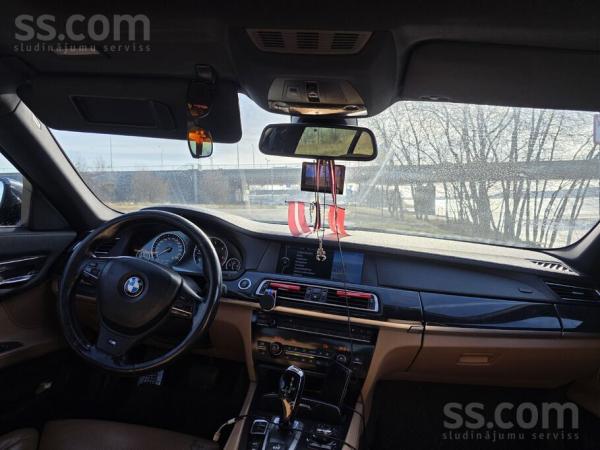 Black BMW 730 2010 in Riga, with an engine capacity of 3.00 L and mileage of 500 thousand km for 11900 €, photo 5 on AUTOMOTO.COM.LV