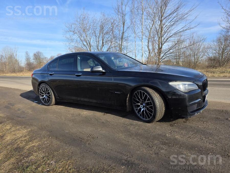 Black BMW 730 2010 in Riga, with an engine capacity of 3.00 L and mileage of 502 thousand km for 9900 €, photo 3 on AUTOMOTO.COM.LV