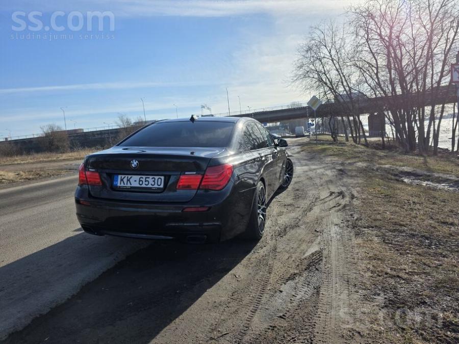 Black BMW 730 2010 in Riga, with an engine capacity of 3.00 L and mileage of 502 thousand km for 9900 €, photo 4 on AUTOMOTO.COM.LV