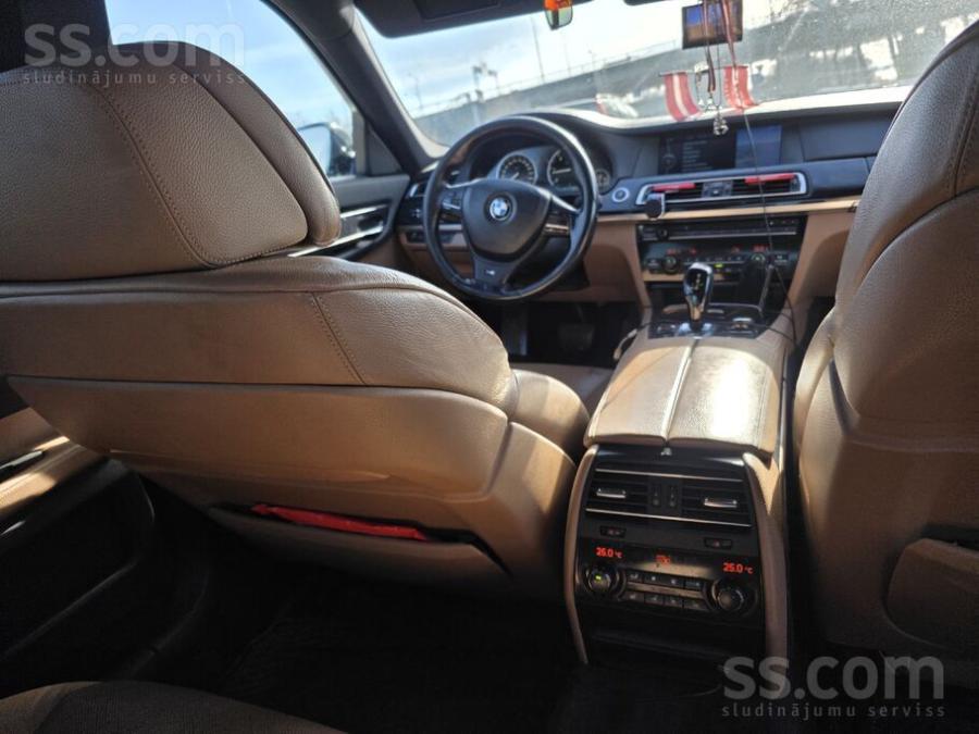 Black BMW 730 2010 in Riga, with an engine capacity of 3.00 L and mileage of 502 thousand km for 9900 €, photo 7 on AUTOMOTO.COM.LV