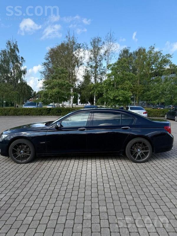 Melns BMW 730 2010 Jelgava, ar dzinēja tilpumu 3.00 L un nobraukumu 350 tūkst. km par 8999 €, foto 4 vietnē AUTOMOTO.COM.LV