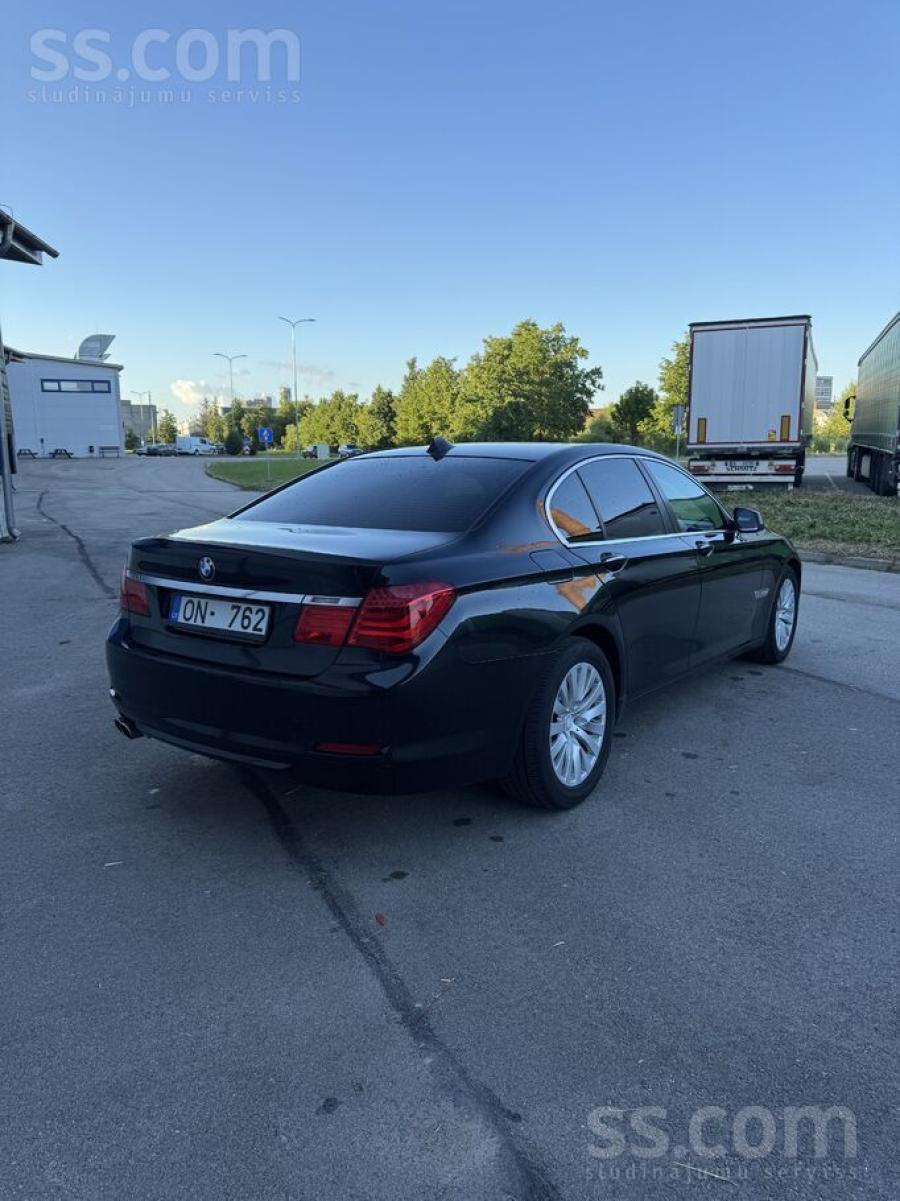 Black BMW 730 2010 in Rezekne, with an engine capacity of 3.00 L and mileage of 0 thousand km for 8250 €, photo 3 on AUTOMOTO.COM.LV