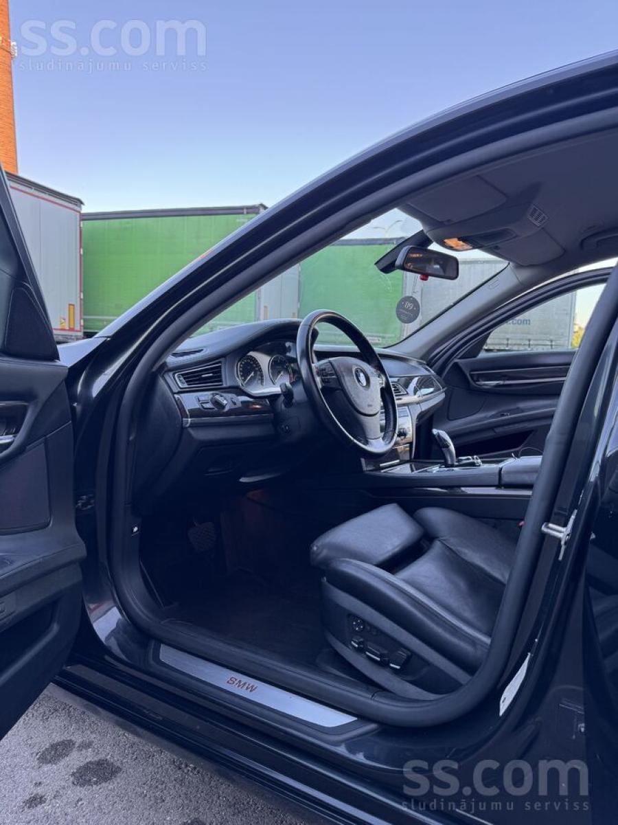 Black BMW 730 2010 in Rezekne, with an engine capacity of 3.00 L and mileage of 0 thousand km for 8250 €, photo 6 on AUTOMOTO.COM.LV
