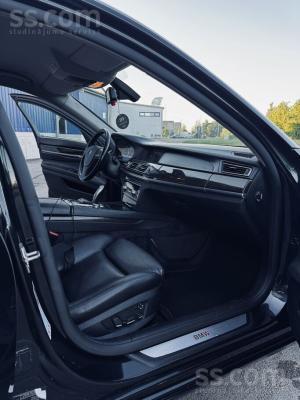 Black BMW 730 2010 in Rezekne, with an engine capacity of 3.00 L and mileage of 0 thousand km for 8250 €, photo 7 on AUTOMOTO.COM.LV
