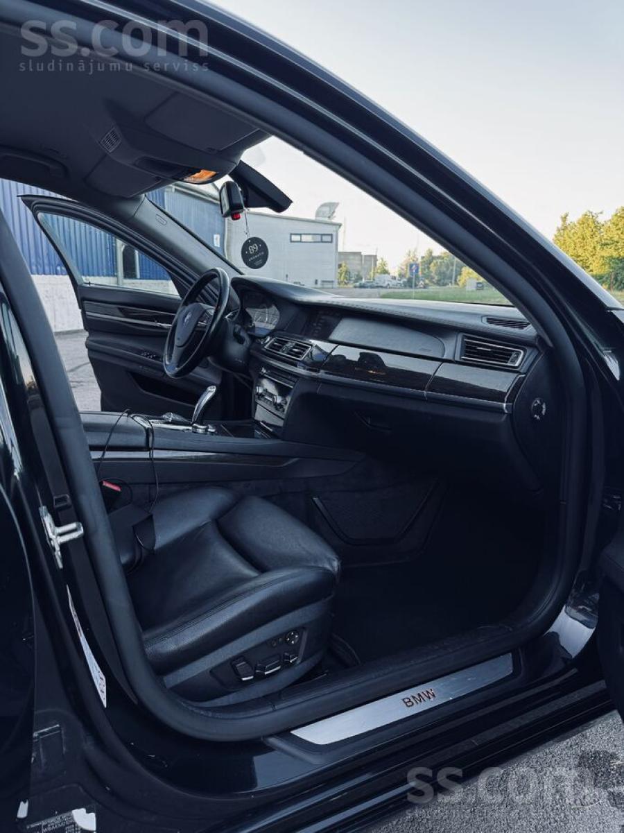 Black BMW 730 2010 in Rezekne, with an engine capacity of 3.00 L and mileage of 0 thousand km for 8250 €, photo 7 on AUTOMOTO.COM.LV
