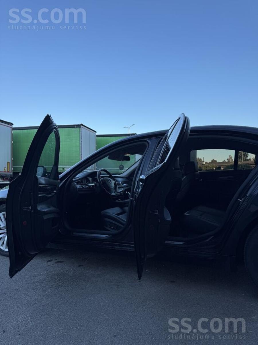 Black BMW 730 2010 in Rezekne, with an engine capacity of 3.00 L and mileage of 0 thousand km for 8250 €, photo 9 on AUTOMOTO.COM.LV