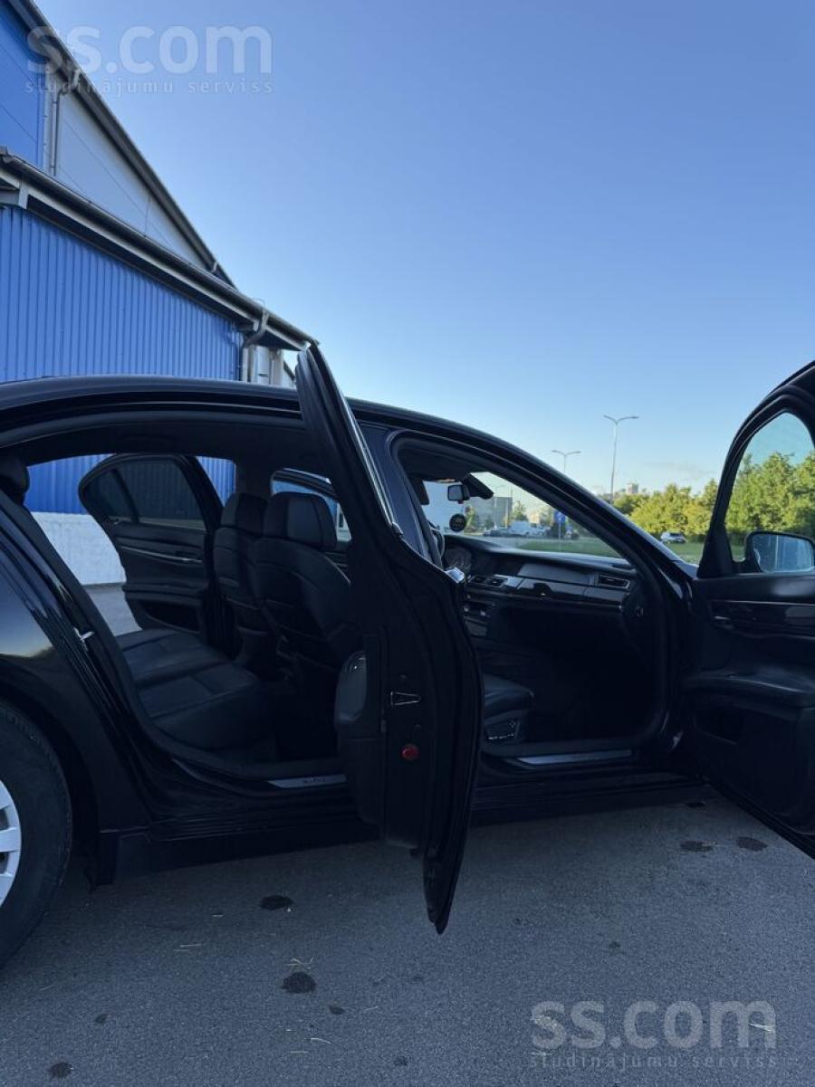 Black BMW 730 2010 in Rezekne, with an engine capacity of 3.00 L and mileage of 0 thousand km for 8250 €, photo 10 on AUTOMOTO.COM.LV