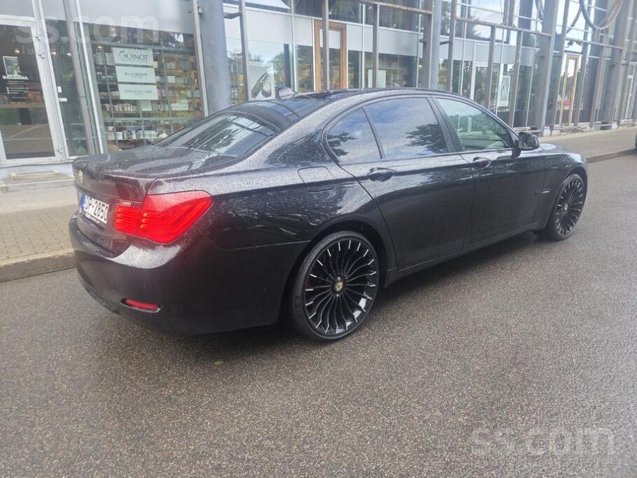 Melns BMW 730 2010 Rīga, ar dzinēja tilpumu 3.00 L un nobraukumu 0 tūkst. km par 10500 €, foto 4 vietnē AUTOMOTO.COM.LV