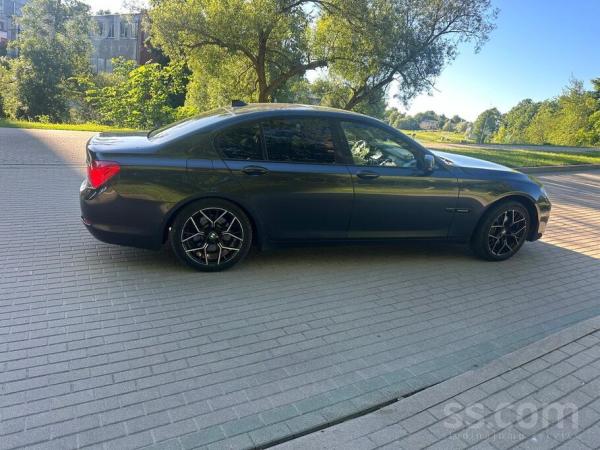 Melns BMW 730 2010 Dobele, ar dzinēja tilpumu 3.00 L un nobraukumu 405 tūkst. km par 8000 €, foto 3 vietnē AUTOMOTO.COM.LV