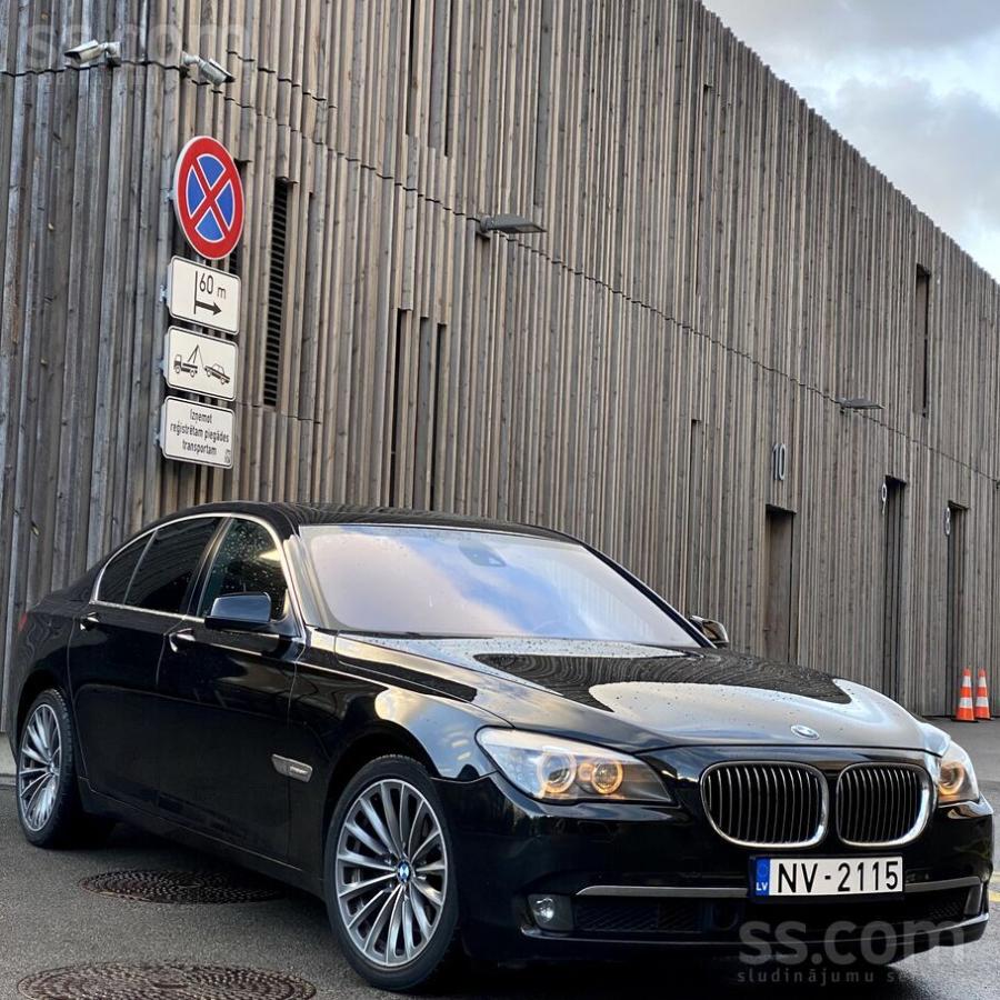 Black BMW 730 2010 in Riga, with an engine capacity of 3.00 L and mileage of 262 thousand km for 8350 €, photo 5 on AUTOMOTO.COM.LV