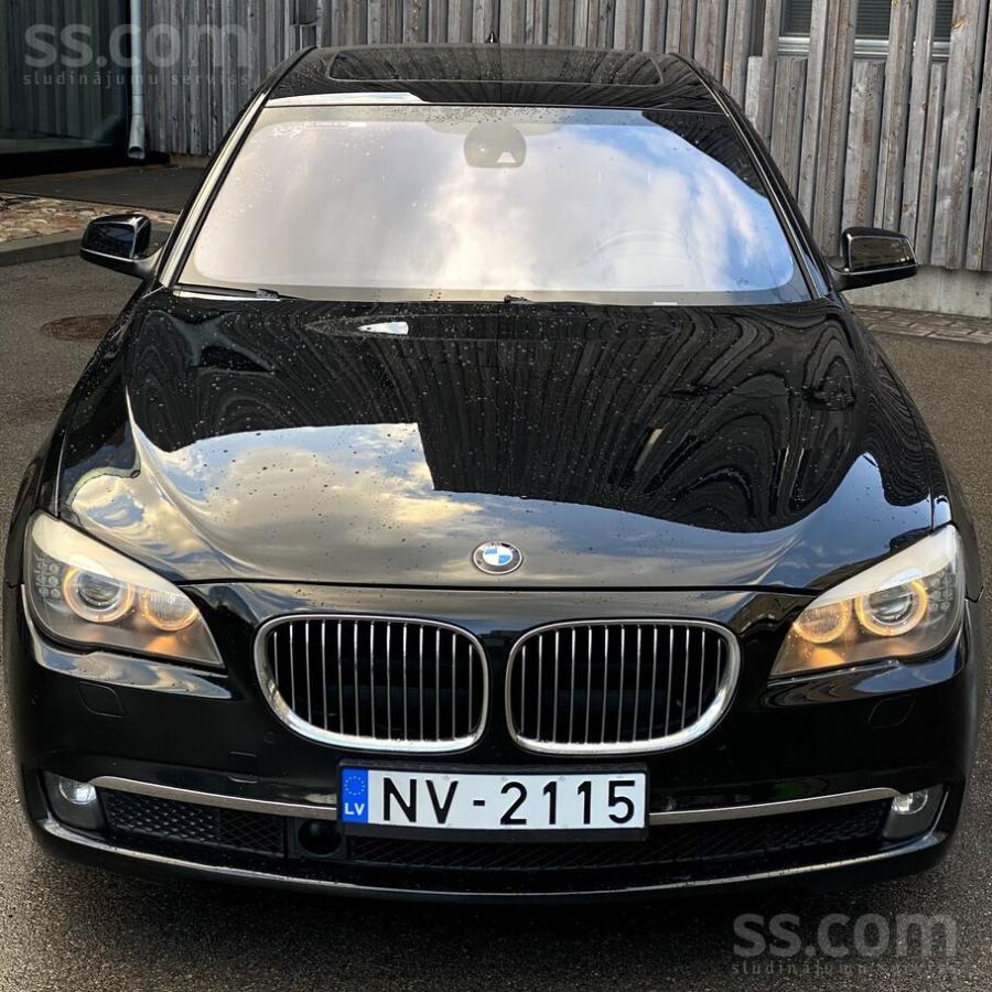 Black BMW 730 2010 in Riga, with an engine capacity of 3.00 L and mileage of 262 thousand km for 8350 €, photo 6 on AUTOMOTO.COM.LV