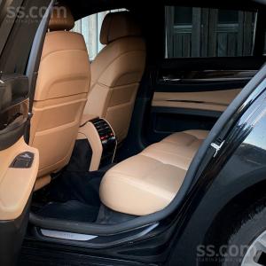 Black BMW 730 2010 in Riga, with an engine capacity of 3.00 L and mileage of 262 thousand km for 8350 €, photo 8 on AUTOMOTO.COM.LV