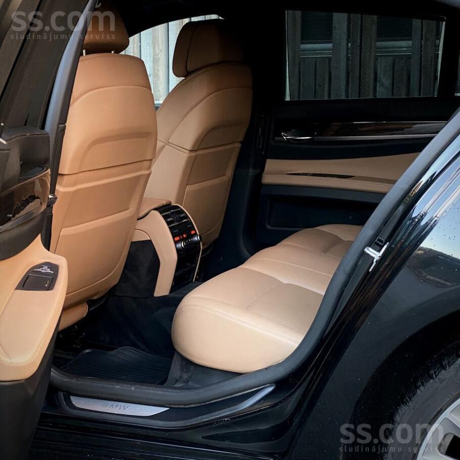 Black BMW 730 2010 in Riga, with an engine capacity of 3.00 L and mileage of 262 thousand km for 8350 €, photo 8 on AUTOMOTO.COM.LV