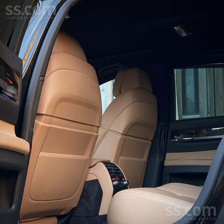 Black BMW 730 2010 in Riga, with an engine capacity of 3.00 L and mileage of 262 thousand km for 8350 €, photo 9 on AUTOMOTO.COM.LV