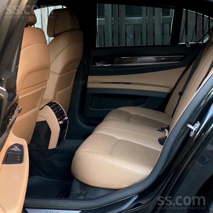Black BMW 730 2010 in Riga, with an engine capacity of 3.00 L and mileage of 262 thousand km for 8350 €, photo 11 on AUTOMOTO.COM.LV