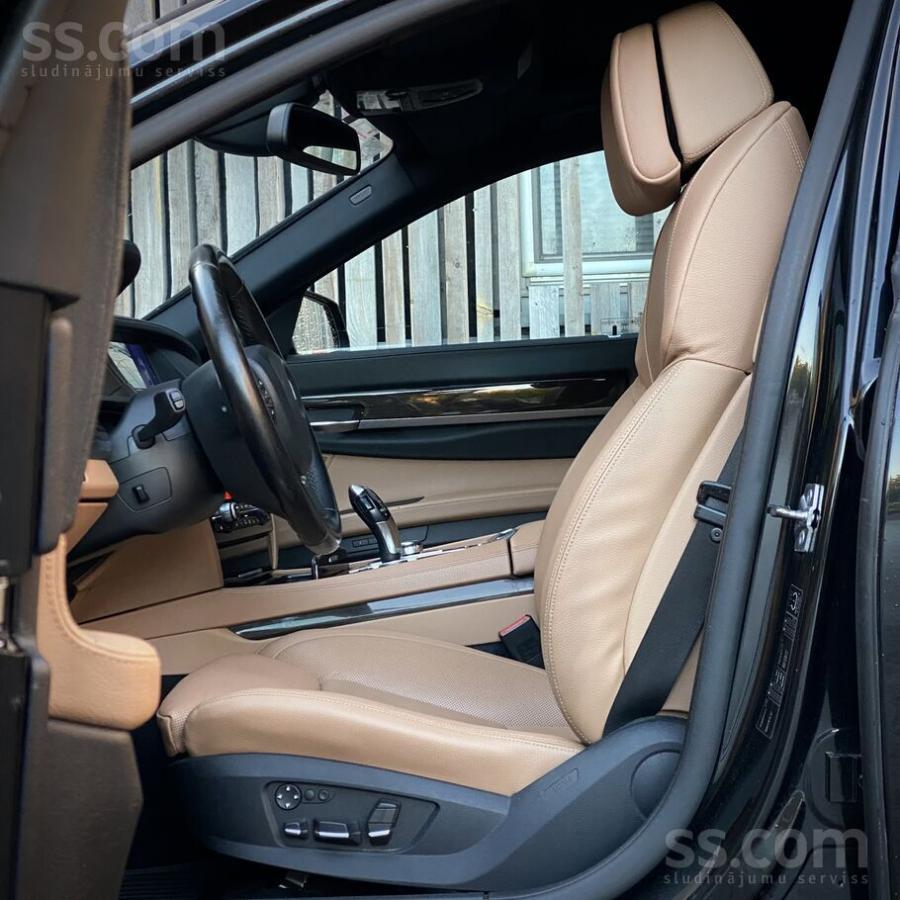 Black BMW 730 2010 in Riga, with an engine capacity of 3.00 L and mileage of 262 thousand km for 8350 €, photo 13 on AUTOMOTO.COM.LV