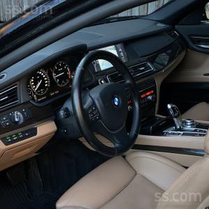 Black BMW 730 2010 in Riga, with an engine capacity of 3.00 L and mileage of 262 thousand km for 8350 €, photo 15 on AUTOMOTO.COM.LV
