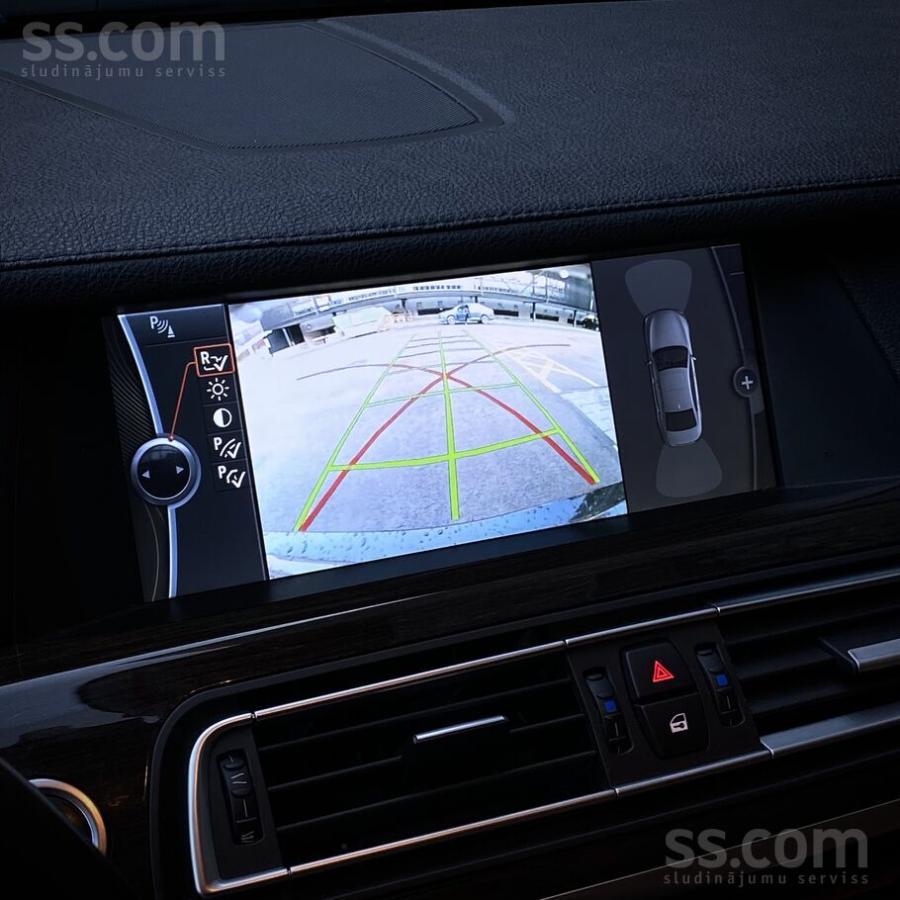 Black BMW 730 2010 in Riga, with an engine capacity of 3.00 L and mileage of 262 thousand km for 8350 €, photo 19 on AUTOMOTO.COM.LV