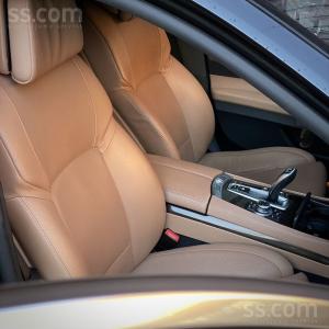 Black BMW 730 2010 in Riga, with an engine capacity of 3.00 L and mileage of 262 thousand km for 8350 €, photo 20 on AUTOMOTO.COM.LV