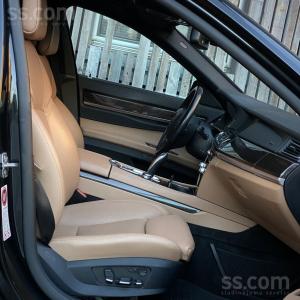 Black BMW 730 2010 in Riga, with an engine capacity of 3.00 L and mileage of 262 thousand km for 8350 €, photo 21 on AUTOMOTO.COM.LV