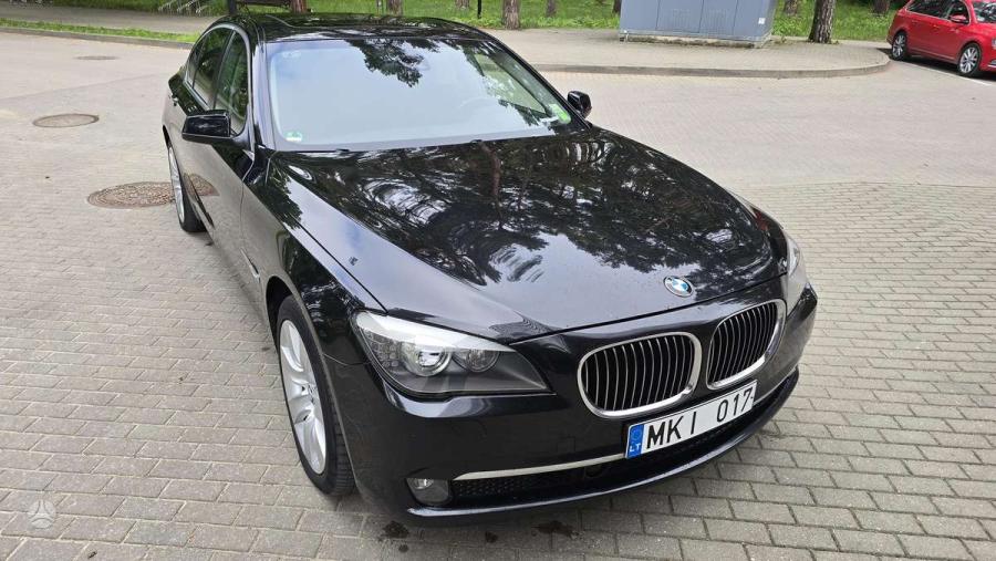 Black BMW 730 2010 in Alytus, with an engine capacity of 3.00 L and mileage of 347 thousand km for 10300 €, photo 3 on AUTOMOTO.COM.LV