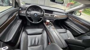 Black BMW 730 2010 in Alytus, with an engine capacity of 3.00 L and mileage of 347 thousand km for 10300 €, photo 8 on AUTOMOTO.COM.LV