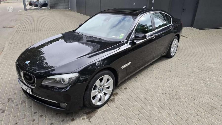 Black BMW 730 2010 in Alytus, with an engine capacity of 3.00 L and mileage of 347 thousand km for 10300 €, photo 11 on AUTOMOTO.COM.LV