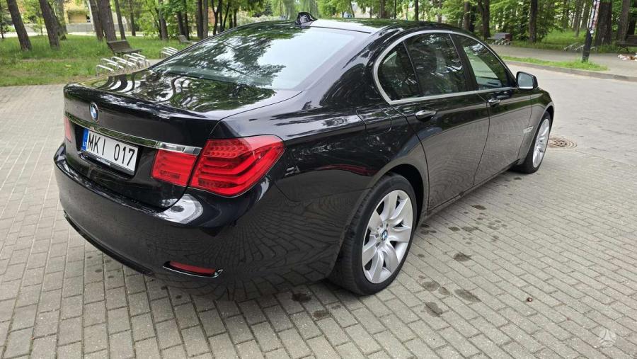 Black BMW 730 2010 in Alytus, with an engine capacity of 3.00 L and mileage of 347 thousand km for 10300 €, photo 13 on AUTOMOTO.COM.LV