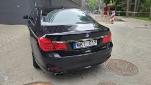 Black BMW 730 2010 in Alytus, with an engine capacity of 3.00 L and mileage of 347 thousand km for 10300 €, photo 14 on AUTOMOTO.COM.LV