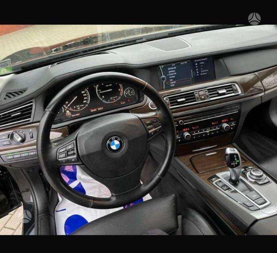 Black BMW 730 2010 in Alytus, with an engine capacity of 3.00 L and mileage of 347 thousand km for 10300 €, photo 15 on AUTOMOTO.COM.LV