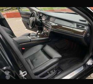 Black BMW 730 2010 in Alytus, with an engine capacity of 3.00 L and mileage of 347 thousand km for 10300 €, photo 16 on AUTOMOTO.COM.LV