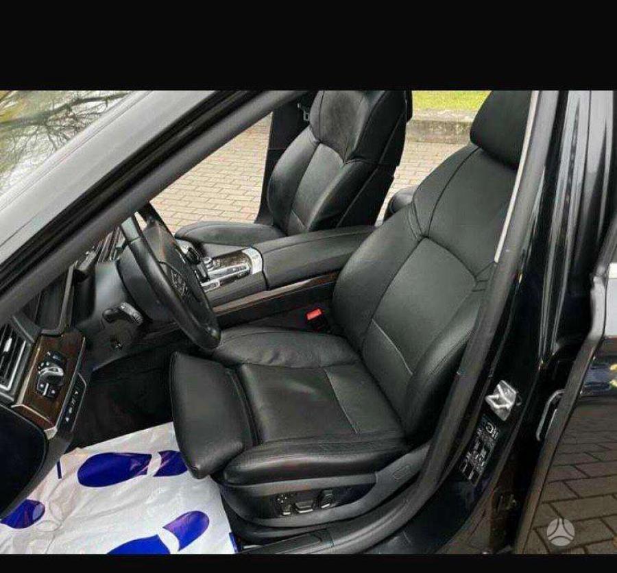 Black BMW 730 2010 in Alytus, with an engine capacity of 3.00 L and mileage of 347 thousand km for 10300 €, photo 17 on AUTOMOTO.COM.LV
