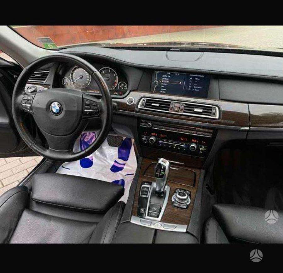 Black BMW 730 2010 in Alytus, with an engine capacity of 3.00 L and mileage of 347 thousand km for 10300 €, photo 19 on AUTOMOTO.COM.LV