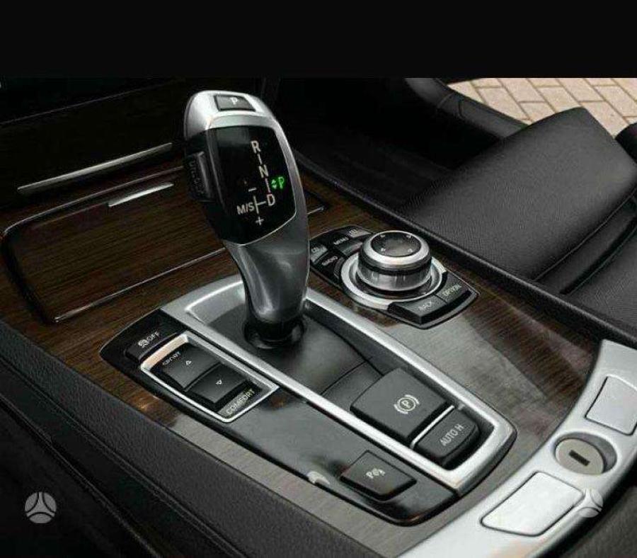 Black BMW 730 2010 in Alytus, with an engine capacity of 3.00 L and mileage of 347 thousand km for 10300 €, photo 21 on AUTOMOTO.COM.LV