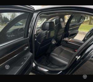 Black BMW 730 2010 in Alytus, with an engine capacity of 3.00 L and mileage of 347 thousand km for 10300 €, photo 26 on AUTOMOTO.COM.LV