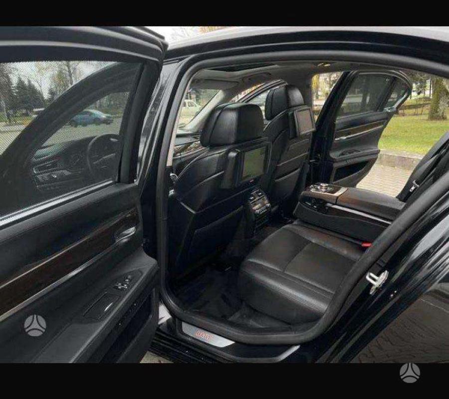 Black BMW 730 2010 in Alytus, with an engine capacity of 3.00 L and mileage of 347 thousand km for 10300 €, photo 26 on AUTOMOTO.COM.LV