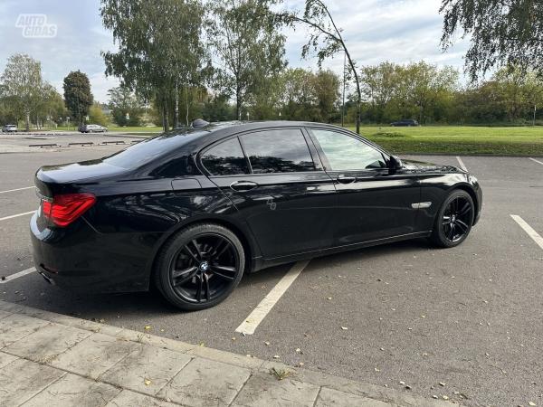 Black BMW 730 2010 in Kaunas, with an engine capacity of 3.00 L and mileage of 321 thousand km for 8800 €, photo 1 on AUTOMOTO.COM.LV