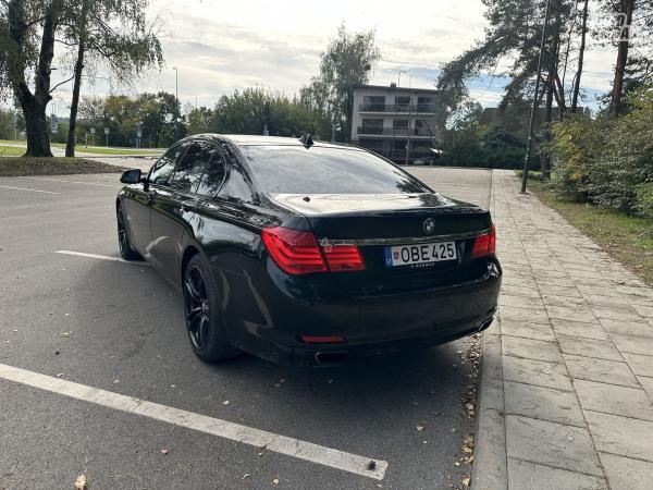 Black BMW 730 2010 in Kaunas, with an engine capacity of 3.00 L and mileage of 321 thousand km for 8800 €, photo 4 on AUTOMOTO.COM.LV