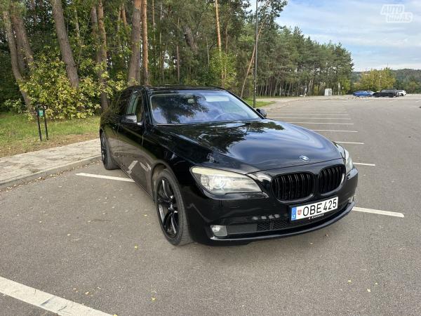 Black BMW 730 2010 in Kaunas, with an engine capacity of 3.00 L and mileage of 321 thousand km for 8800 €, photo 6 on AUTOMOTO.COM.LV