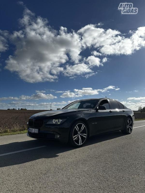 BMW 730 2010 Šauļi vietnē Melns BMW 730 2010 Šauļi, ar dzinēja tilpumu 3.00 L un nobraukumu 323 tūkst. km par 8100 €, foto 3 vietnē AUTOMOTO.COM.LV