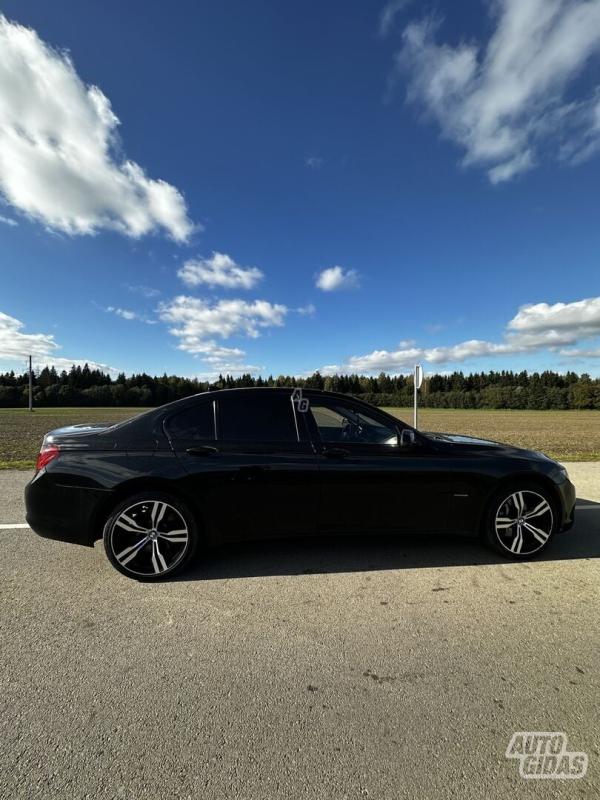 BMW 730 2010 Šauļi vietnē Melns BMW 730 2010 Šauļi, ar dzinēja tilpumu 3.00 L un nobraukumu 323 tūkst. km par 8100 €, foto 6 vietnē AUTOMOTO.COM.LV