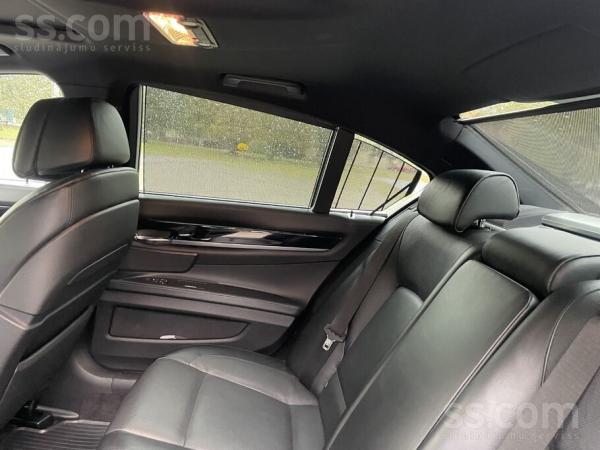 Black BMW 730 2011 in Ventspils, with an engine capacity of 3.00 L and mileage of 265 thousand km for 12000 €, photo 11 on AUTOMOTO.COM.LV